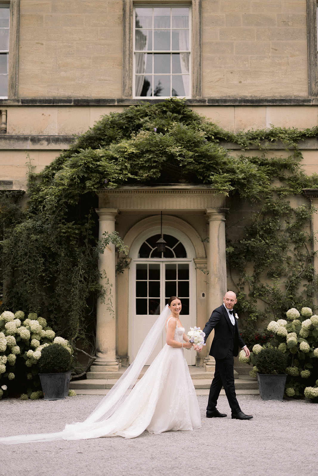 Middleton Lodge – Romantically wild florals